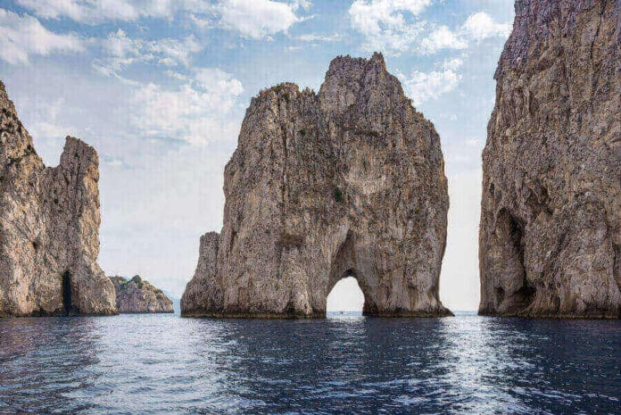 10 Best Beaches In Capri [Not To Miss] - Nomads Unveiled