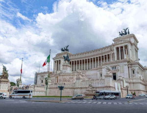 35 Famous Roman Landmarks And Monuments In Rome To Visit