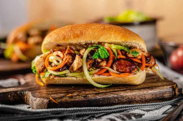 21 Famous Foods In Toronto, Canada To Try