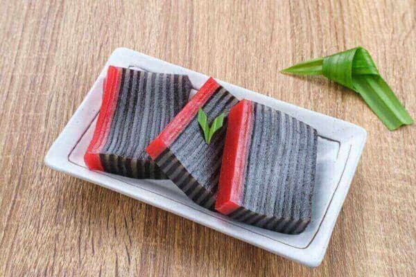 25 Traditional Indonesian Desserts And Cakes You Have To Try