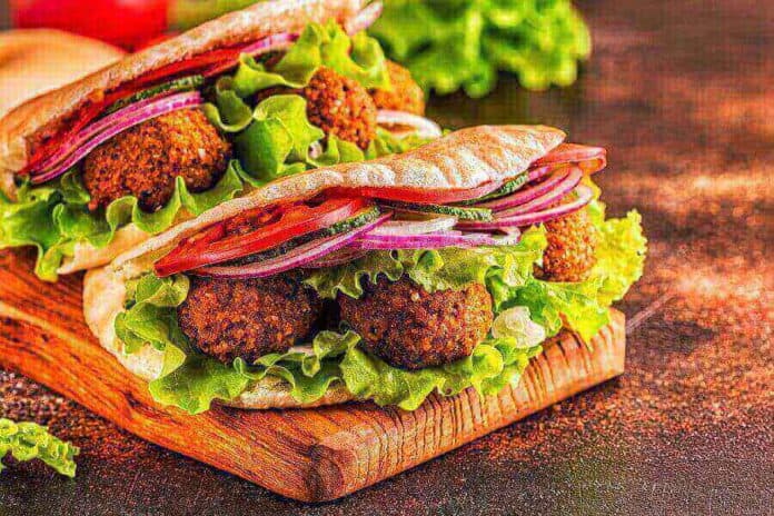 20 Traditional Qatari Foods In Qatar To Try - Nomads Unveiled