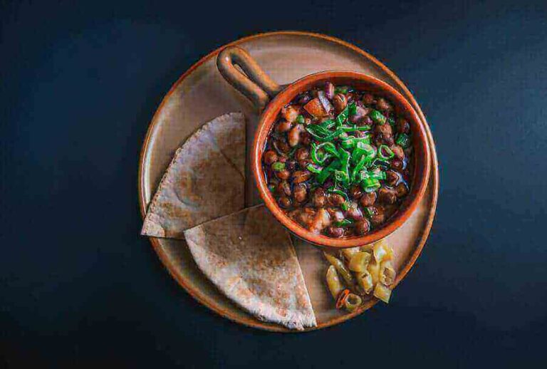 20 Traditional Qatari Foods In Qatar To Try - Nomads Unveiled