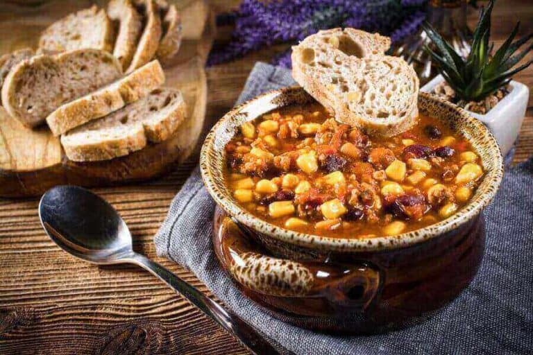 30 Traditional And Good Canadian Food In Canada To Try